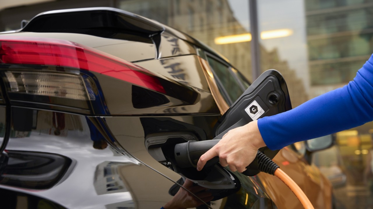 Domowa ładowarka Toyota HomeCharge | TOYOTA