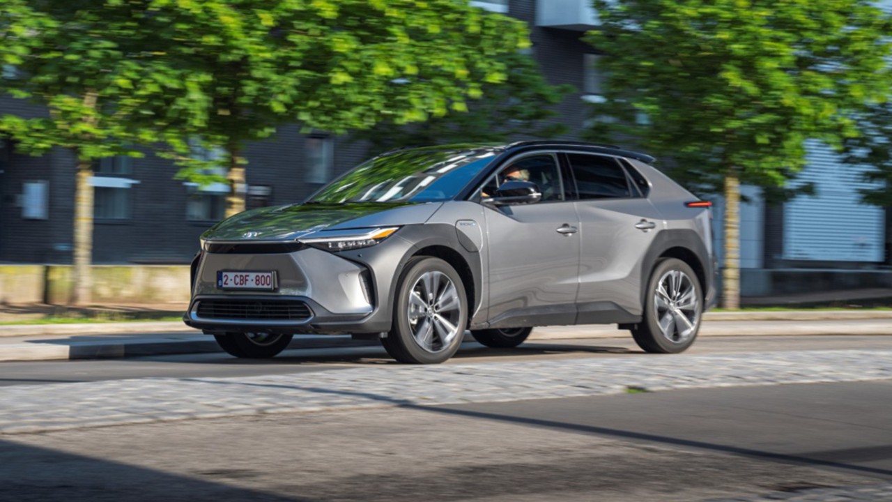 Toyoty bZ4X elektryfikują flotę Engineering | TOYOTA